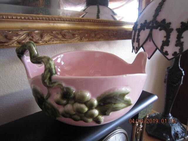 Hull Art Pottery TOKAY Tuscany Pink with Green Pottery bowl Grape ...