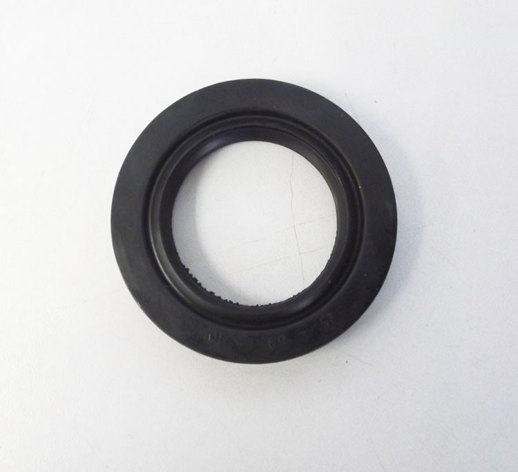 Rear Gearbox Output Shaft Oil Seal For Nissan Navara D40 4X4 2.5DCi ...