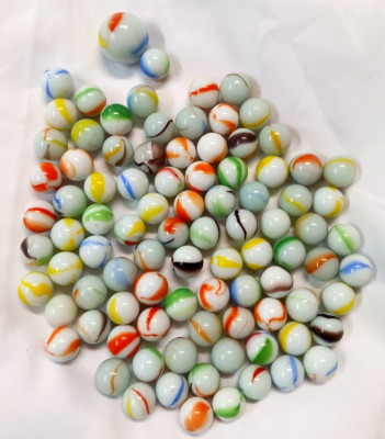 35 VINTAGE MILK GLASS MARBLES SINGLE COLOR SWIRLS WITH 1 MASTER SHOOTER ...