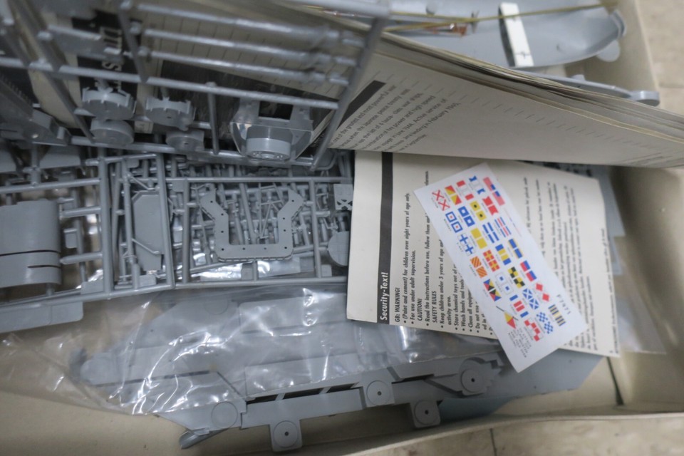 Revell Battleship USS Missouri 1/350 Model Kit No. 05071 | eBay