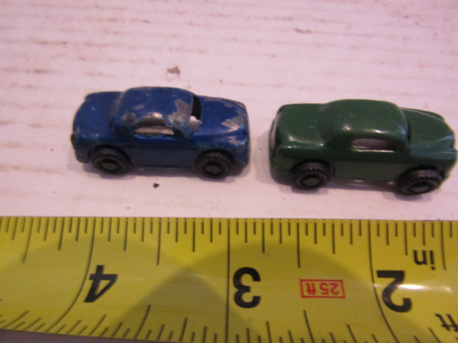 2 VINTAGE CAST METAL TOY CARS SEDAN MINIATURE 1 1/2 INCH BARCLAY GREEN ...