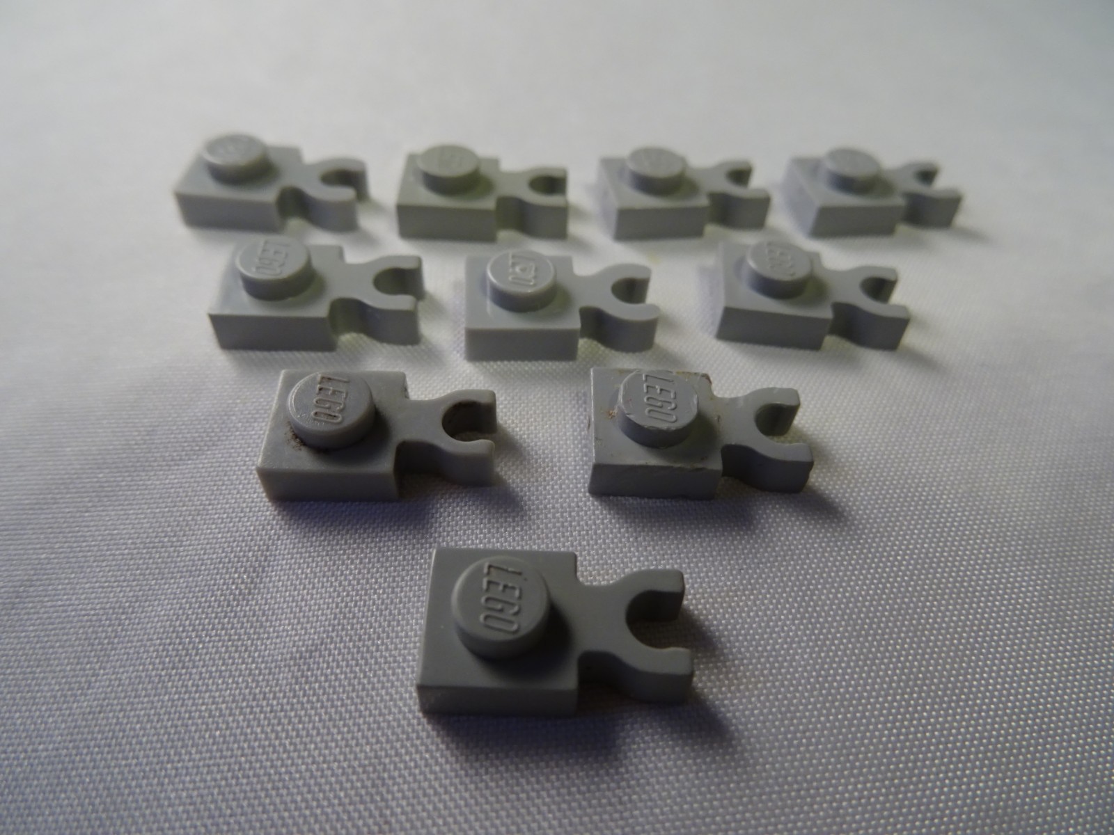 LEGO PART 4085 LIGHT GREY 1 x 1 MODIFIED PLATE WITH VERTICAL CLIP x 10 ...