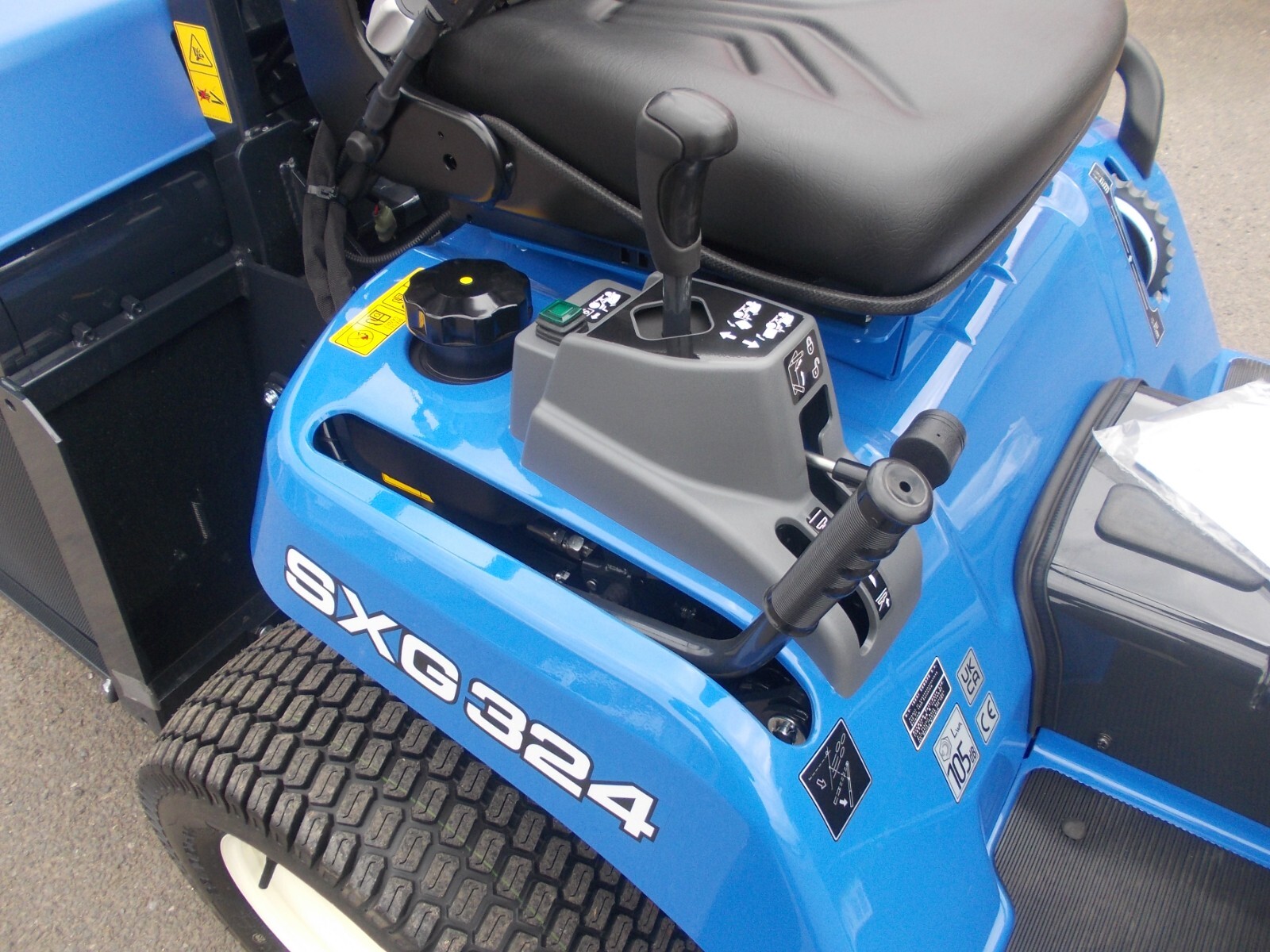 Iseki SXG 324 New Sit on Mower Compact Lawn Tractor 19HP 48" Cut Low ...