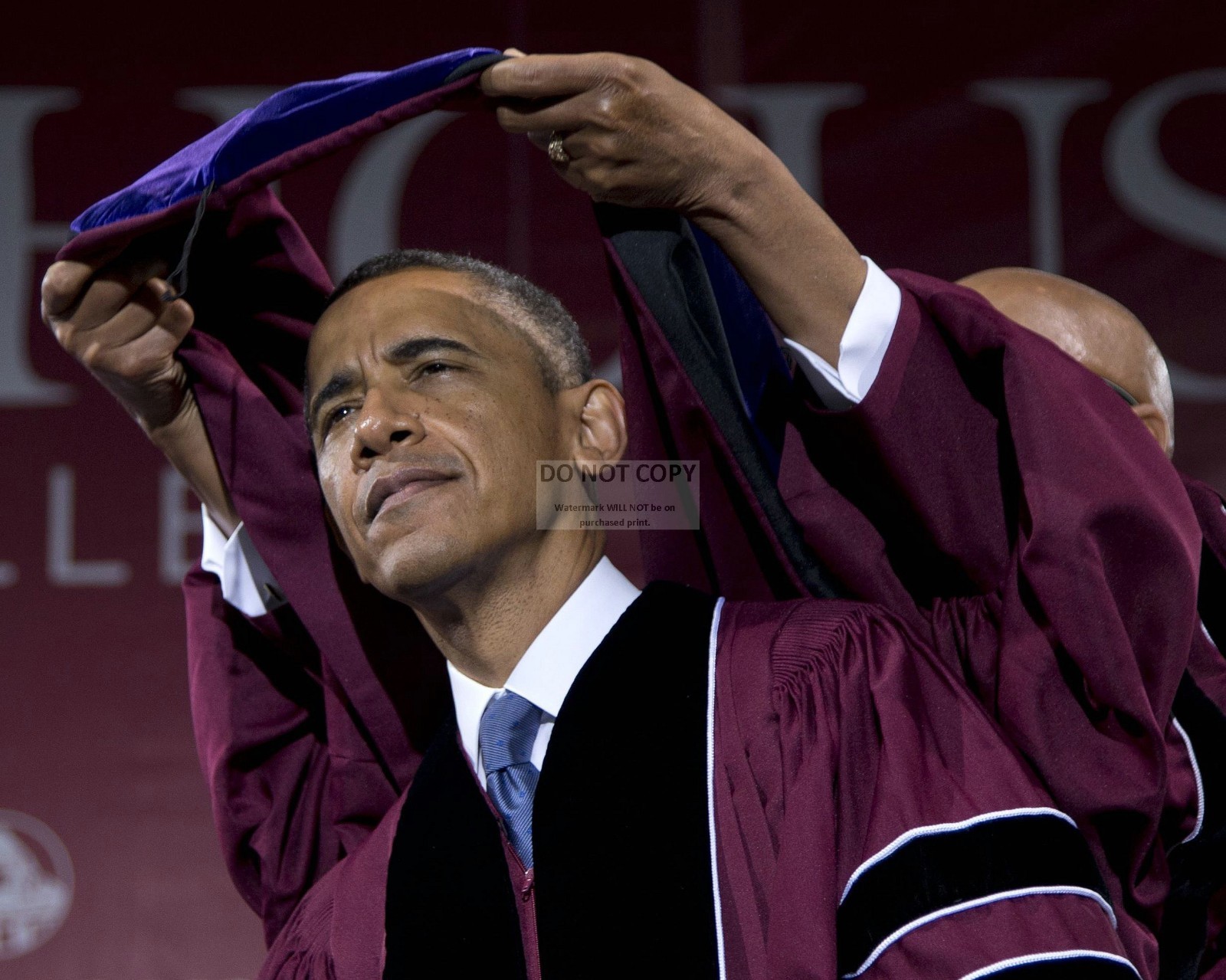 BARACK OBAMA RECEIVES AN HONORARY DEGREE MOREHOUSE COLLEGE - 8X10 PHOTO ...