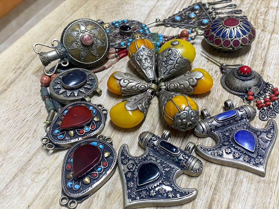 Antique Middle Eastern Jewelry Lot – Silver, Gemstones, Bakelite & Kohl ...