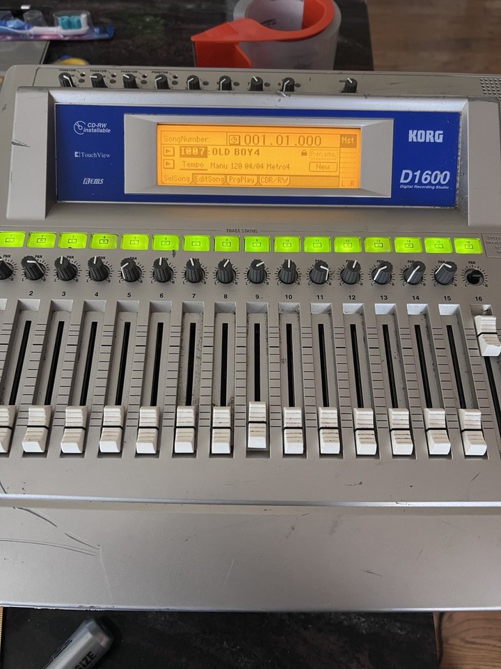 Korg D1600 Digital Recording Studio 16 Track Multi-Track Recorder ...