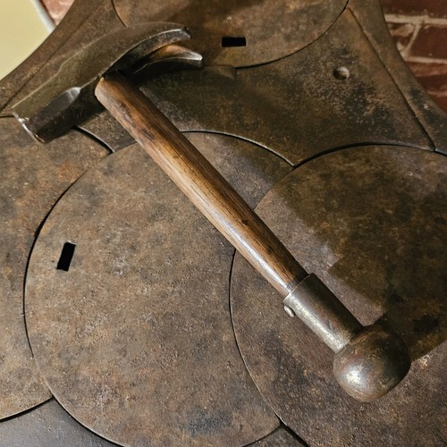 VINTAGE UNUSUAL SHAPED CARPENTERS HAMMER W/ HAMES HANDLE KNOB | eBay