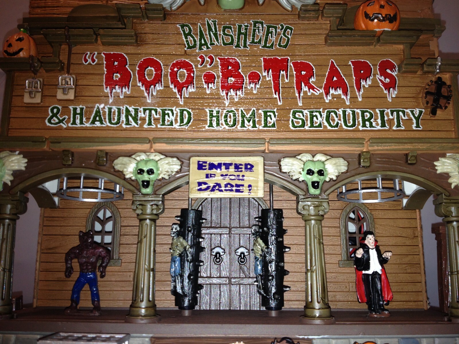 LEMAX Spooky Town Banshee's Boo-B-Traps Halloween Lighted Village ...