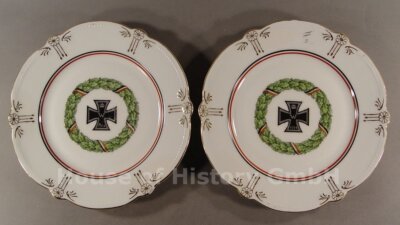 132193, 2 patriotische Porzellanteller, EK, Eisernes Kreuz 1914 ...