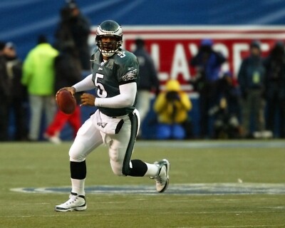 Donovan McNabb Scanning the Field Philadelphia Eagles 8x10 NFL Football ...