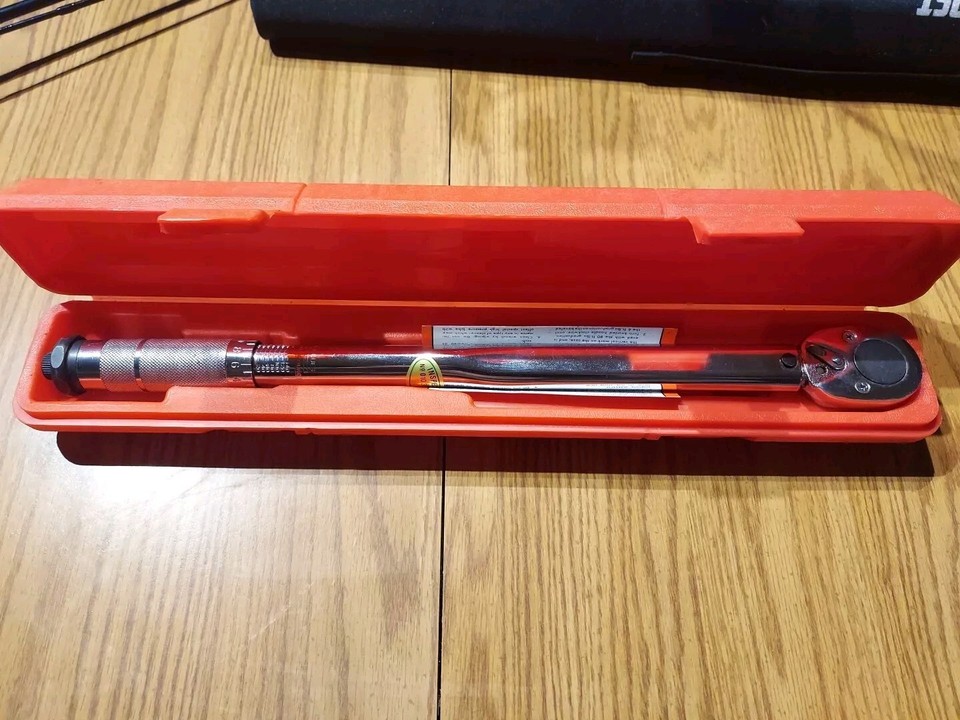 Harbor Freight 1/2" Drive Micrometer Adjustable Torque Wrench & Case ...