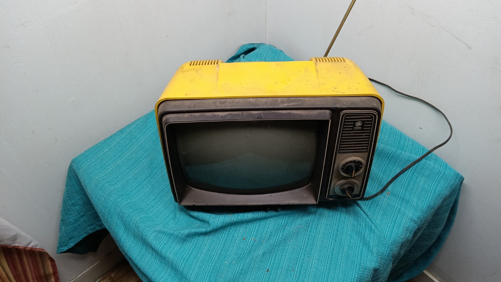 General Electric Yellow TV. model number. 12XB9104Y 1960s. Guess come on. but ne | eBay