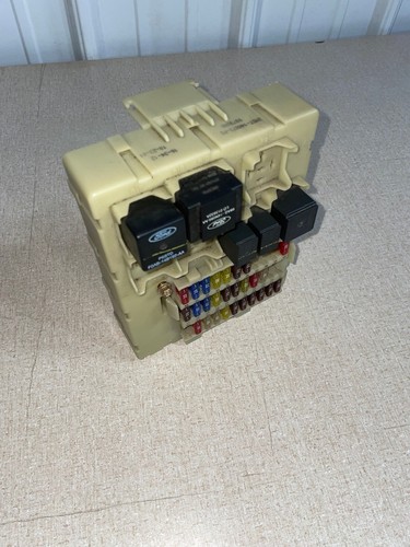 02 FORD FOCUS OEM 2.0/AUTO. DASH FUSE / RELAY BOX - PART# 2M5T-14A073 ...