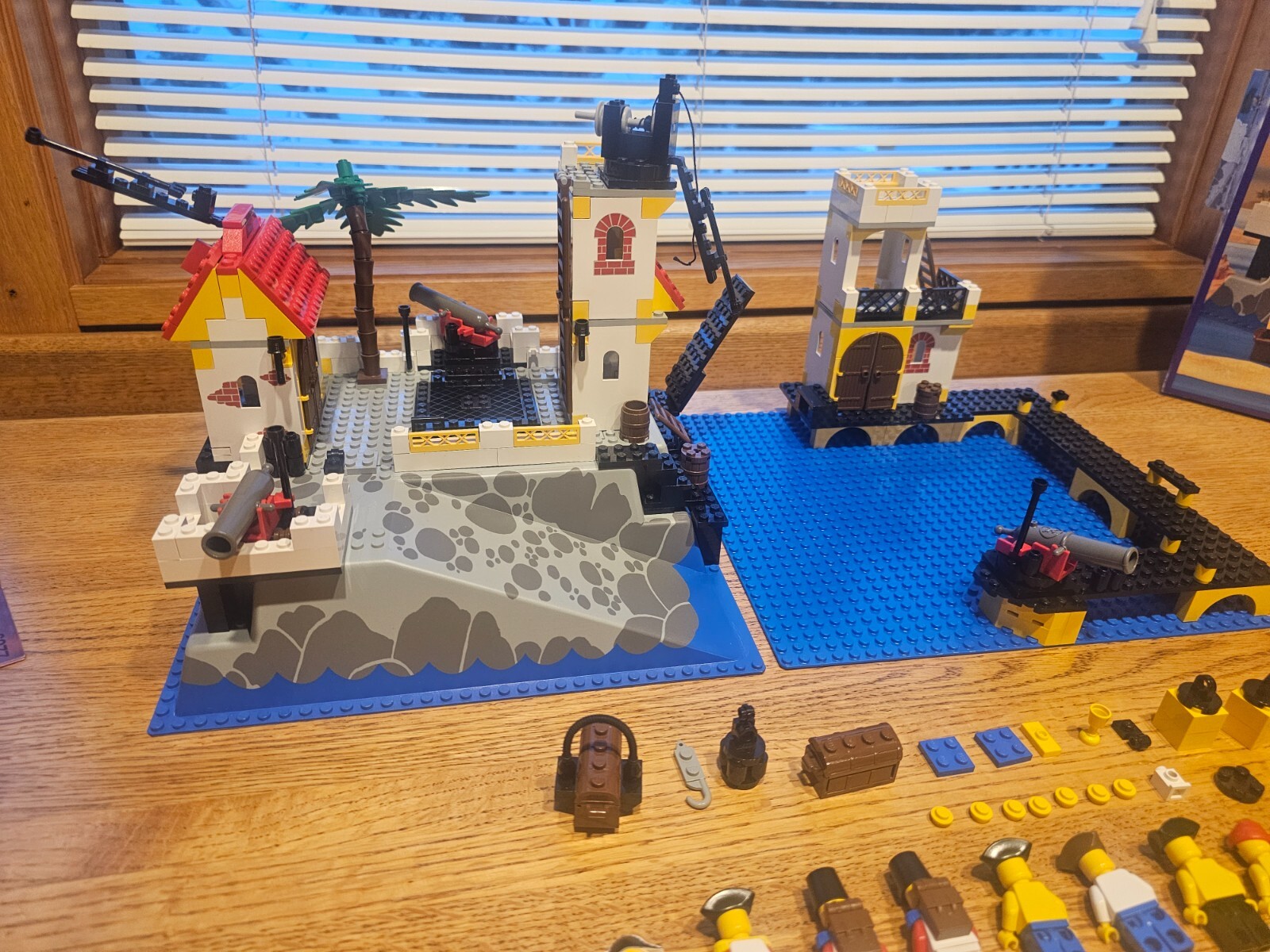 LEGO Pirates: Imperial Trading Post (6277), 100% COMPLETE! GREAT SHAPE ...