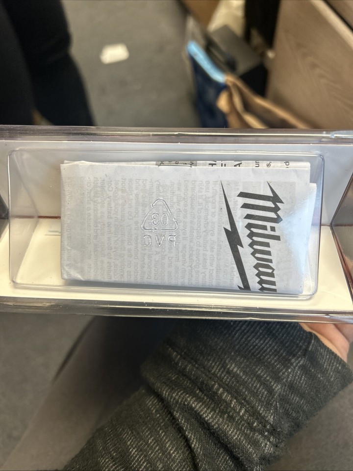 Milwaukee TOP-OFF™, M12 TOP-OFF Power Supply and Charger, Battery Type ...