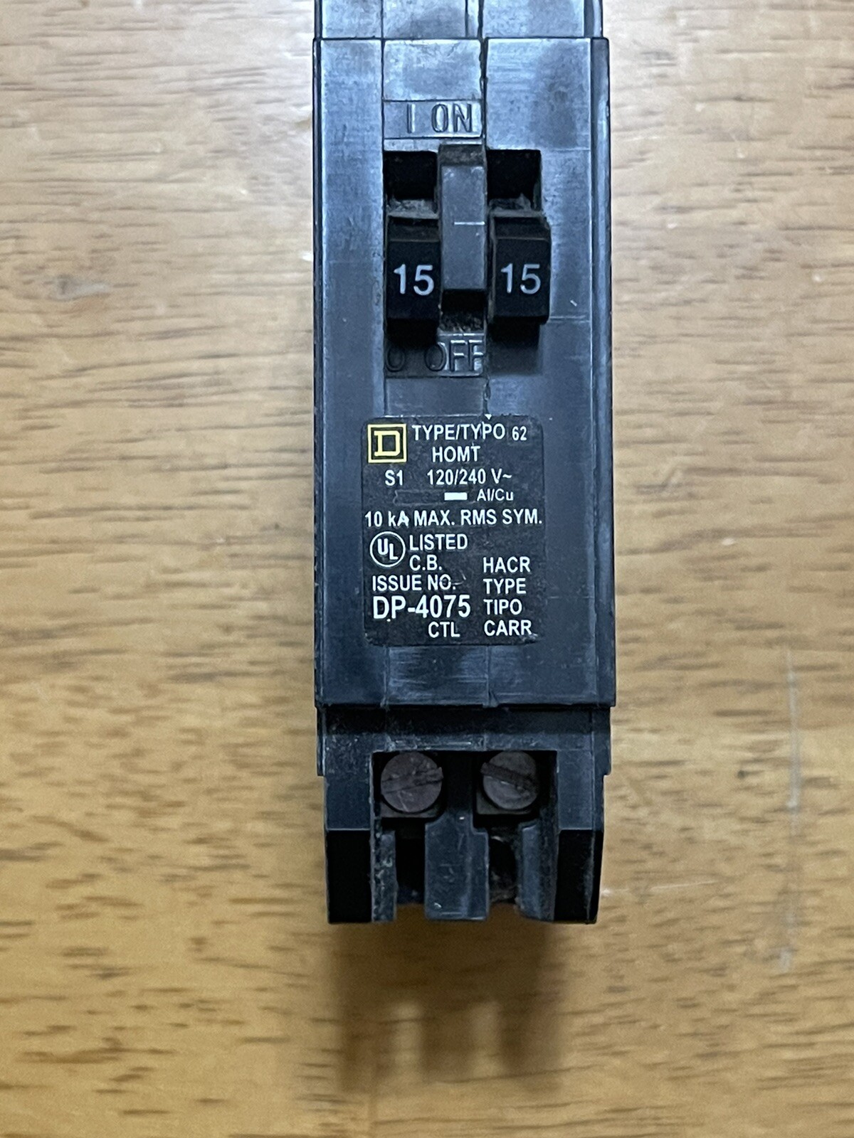 HOMT1515 Square D Circuit Breaker 1 Pole 15-15 Amp 240V NEW | eBay