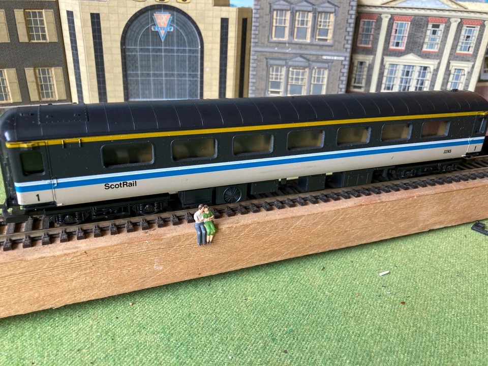 Lima BR Mk 2 Scotrail First Open carriages, Scotrail livery OO scale ...