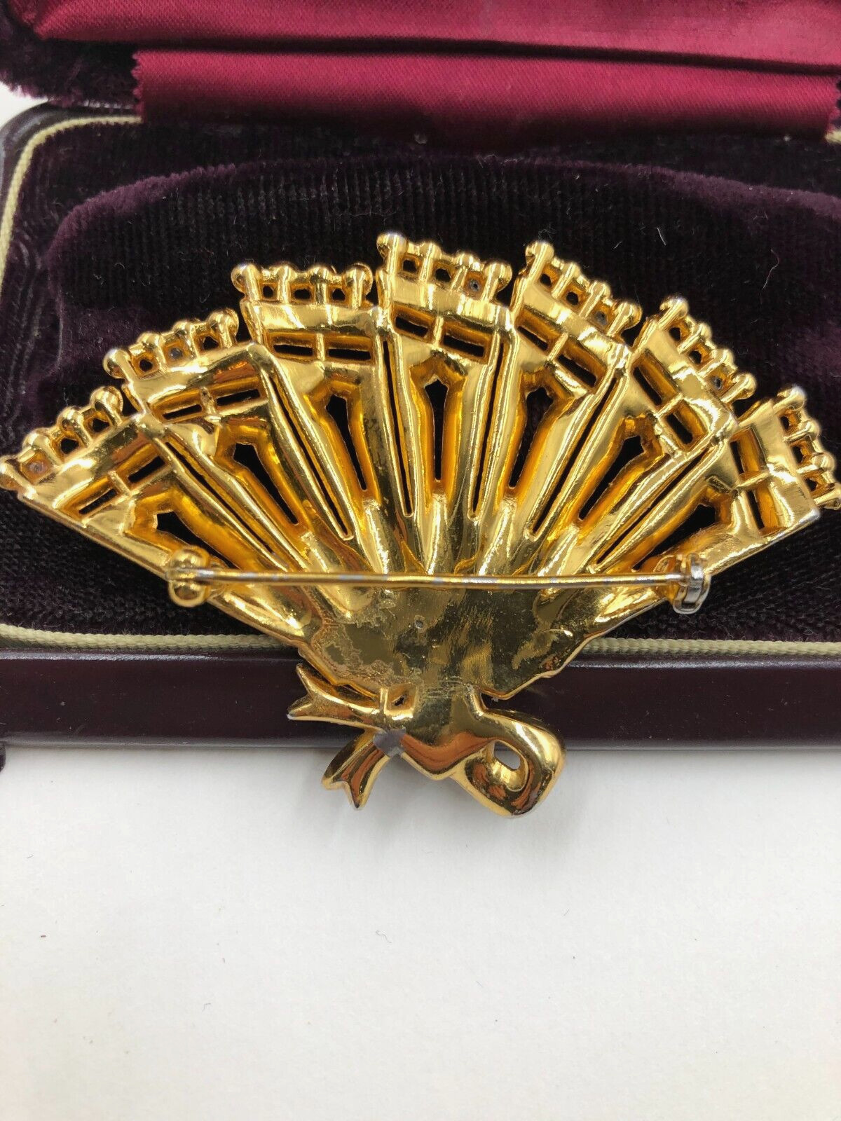 ANTIQUE LOVELY FAN BROOCH UNSIGNED REJA CUTOUT ARROWS… - Gem