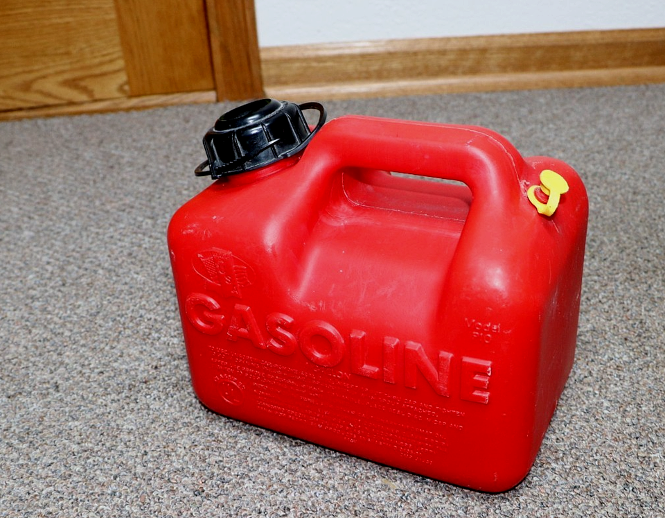 VINTAGE CHILTON 1 GALLON VENTED GAS CAN-WITH SPOUT No. P10 | eBay