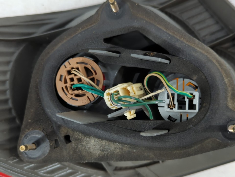 2003-2004 Toyota Corolla Passenger Right Side Tail Light Taillight Oem ...