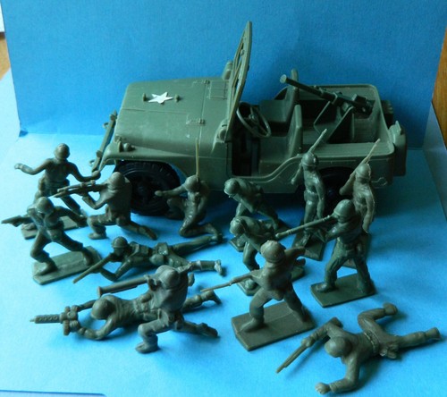 14 vintage Tim-Mee Toys 60mm US Army toy soldiers + Processed Plastic ...
