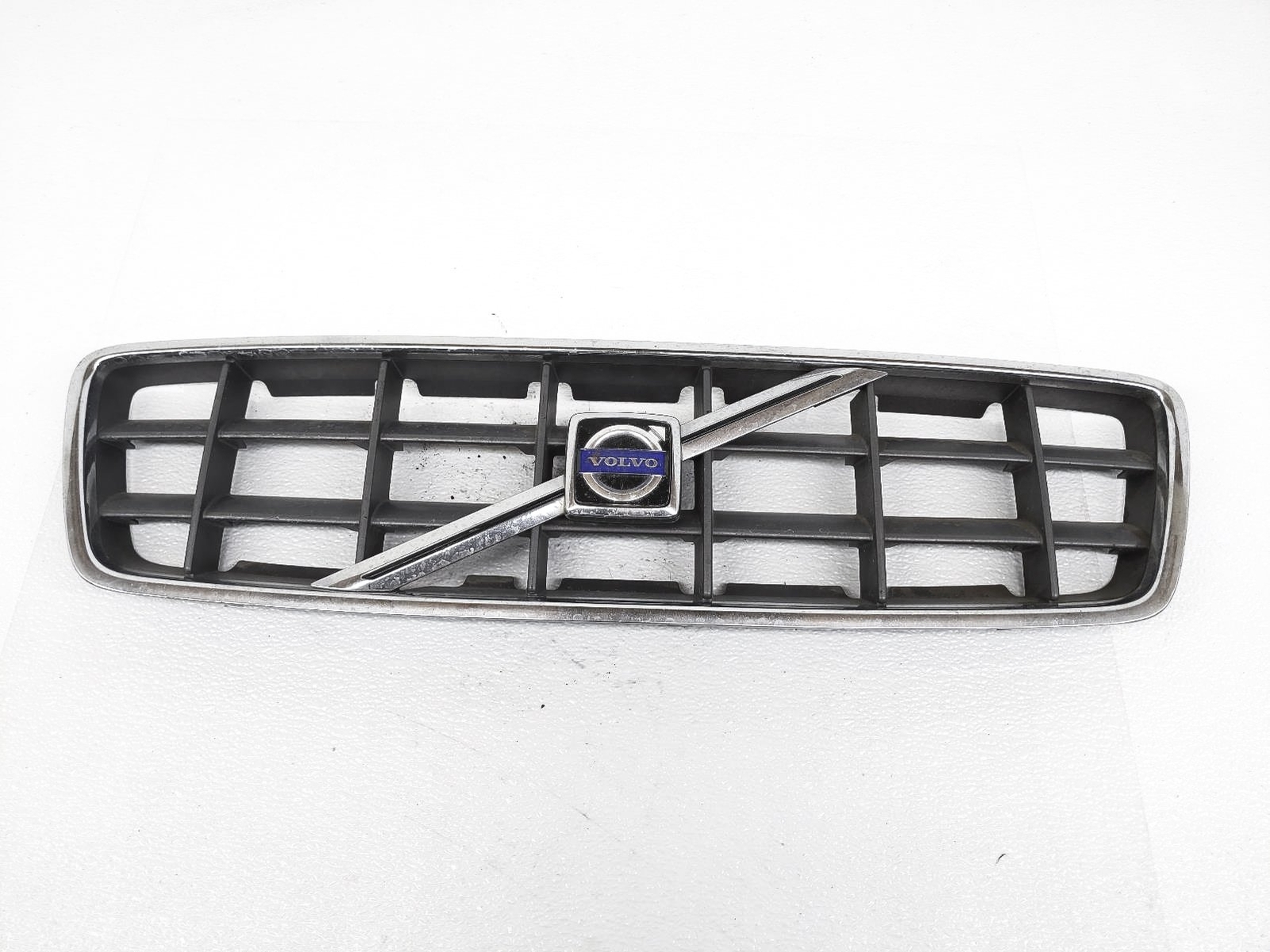 2006-2009 Volvo C70 Front Upper Center Grille Assembly - Black & Chrome ...