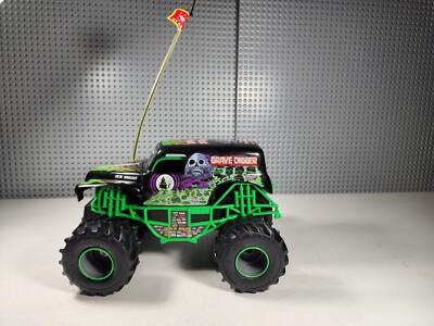 New Bright Monster Jam Grave Digger Truck 1:15 RC 9.6V No remote | eBay