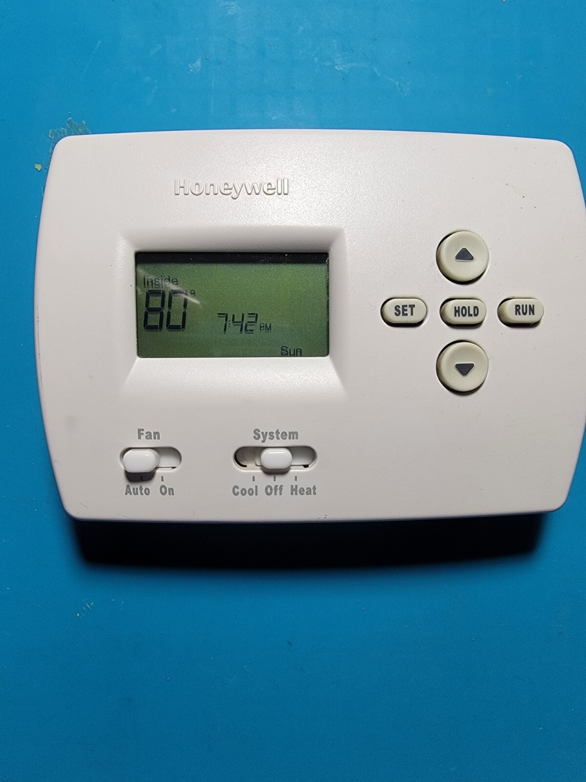 Honeywell PRO 4000 5-2 Day Programmable Thermostat (TH4110D1007 ...