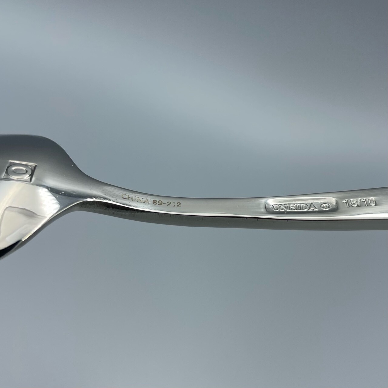 Oneida Moda 18/10 Stainless Steel 65pc. Flatware Set (Service for ...