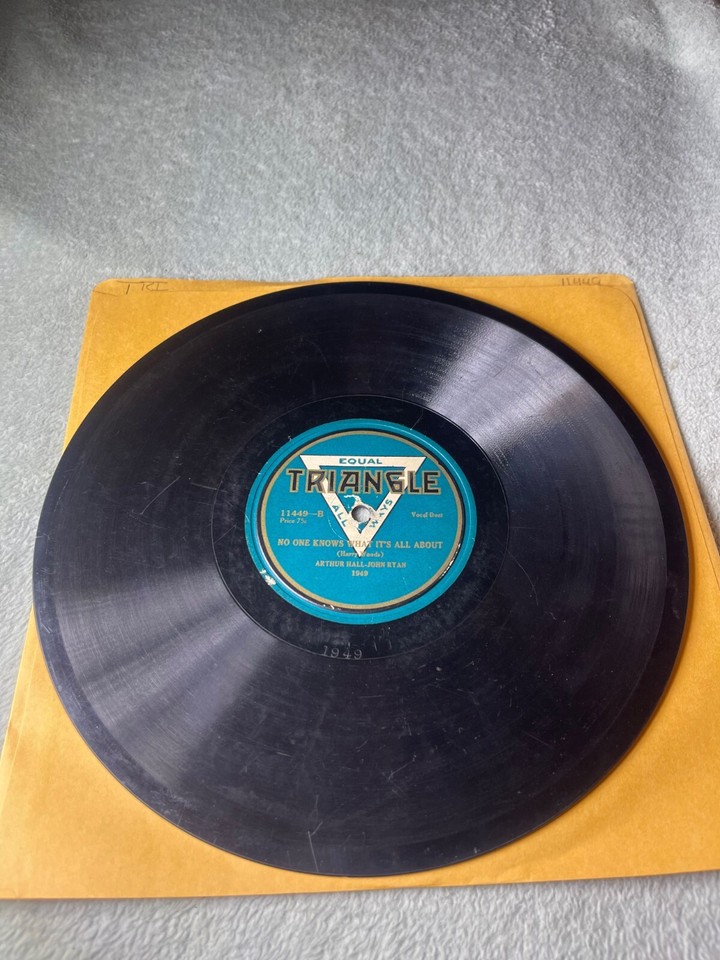 TRIANGLE Record 78 rpm 11428 FOLLOW THE SWALLOW / PUT AWAY RAY OF ...