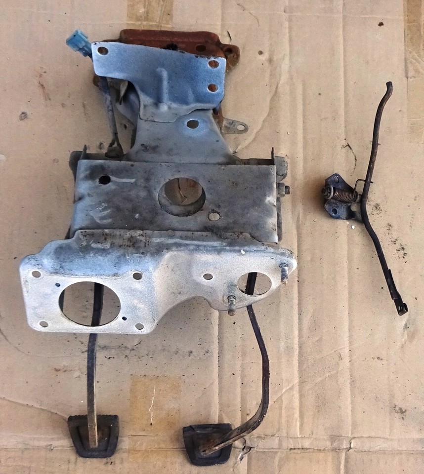 TOYOTA HILUX RN36 RN46 1979 84 4X4 ENGINE 18R 2,0cc 8V KIT PEDAL BOX ...