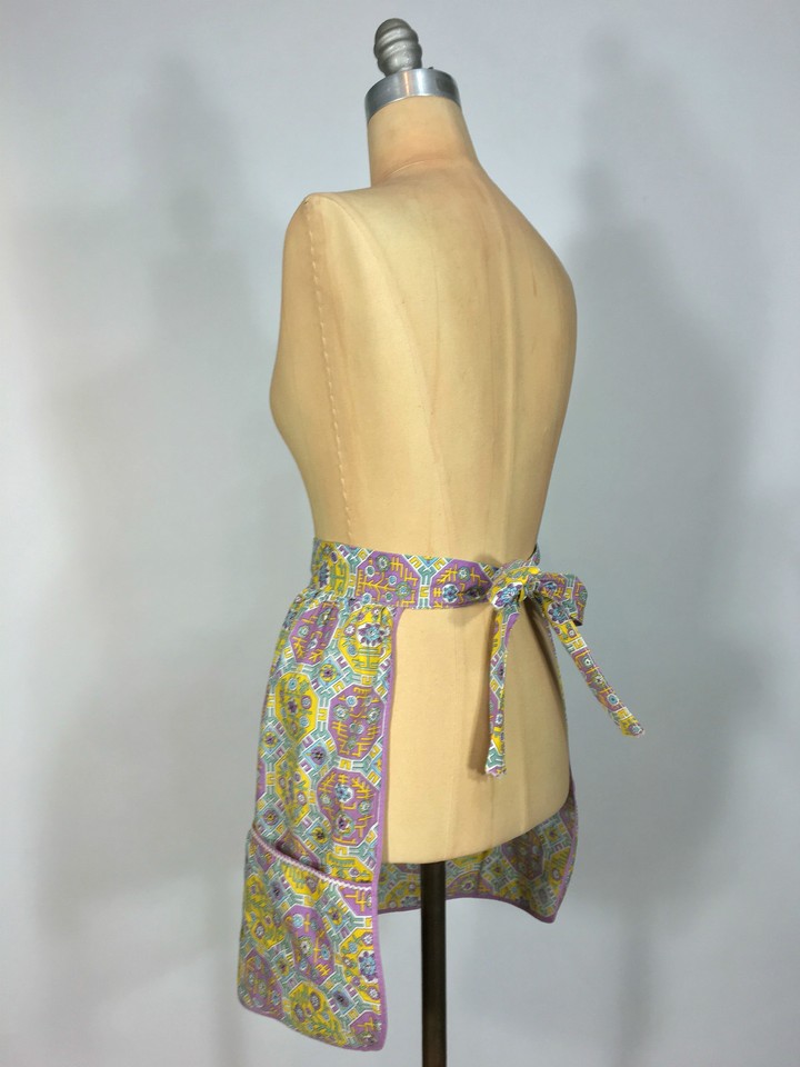 Vintage 1960s cotton sweet ornate pattern apron with pockets and rick ...