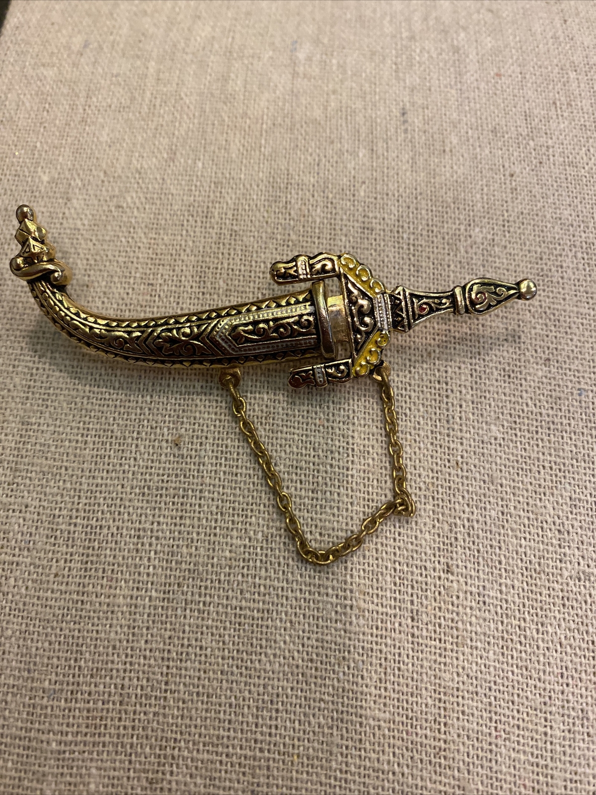 Dagger brooch - Gem