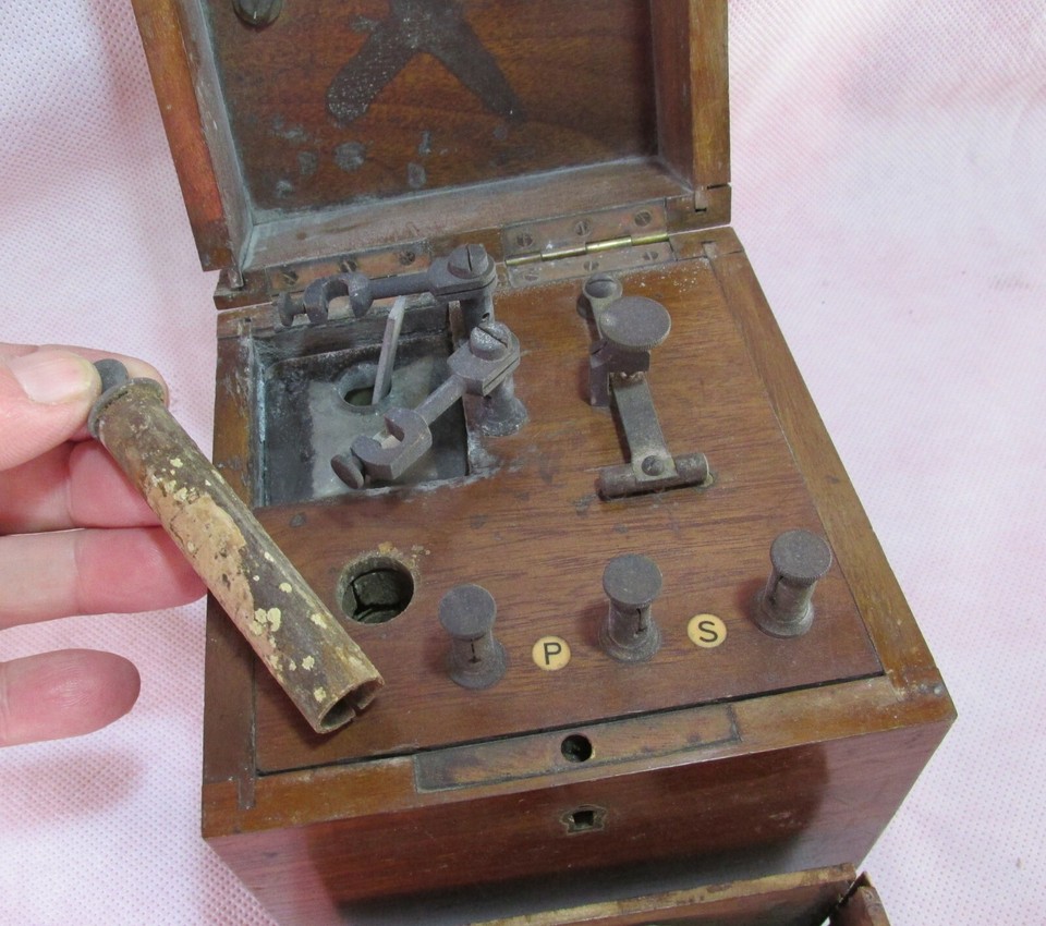 OLD PORTABLE (GLASS BATTERY) MEDICAL ELECTRIC SHOCK MACHINE STIMULATOR ...