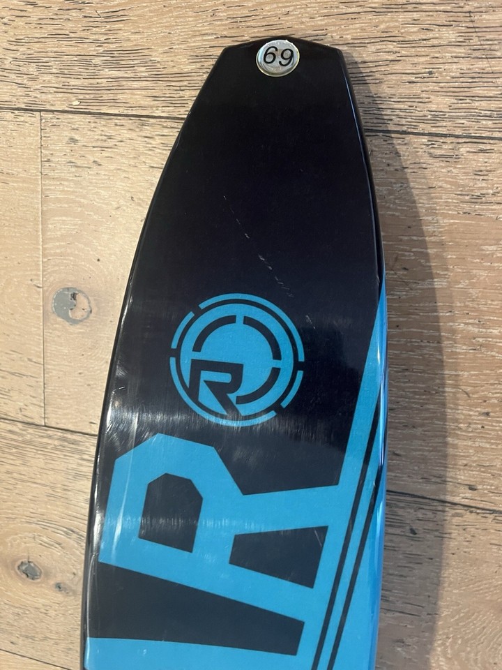 Radar Graphite Senate - Carbon/Neon Blue/Black 69 Inch Water Slalom Ski ...