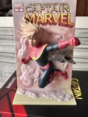 Marvel Comics Captain Marvel Loot Crate Exclusive 3D Comic Standee ...