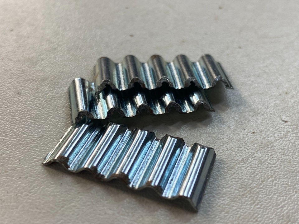 Corrugated Saw Edge Fasteners Zinc Plated Wiggle Nails 5 Corrugations 1 ...