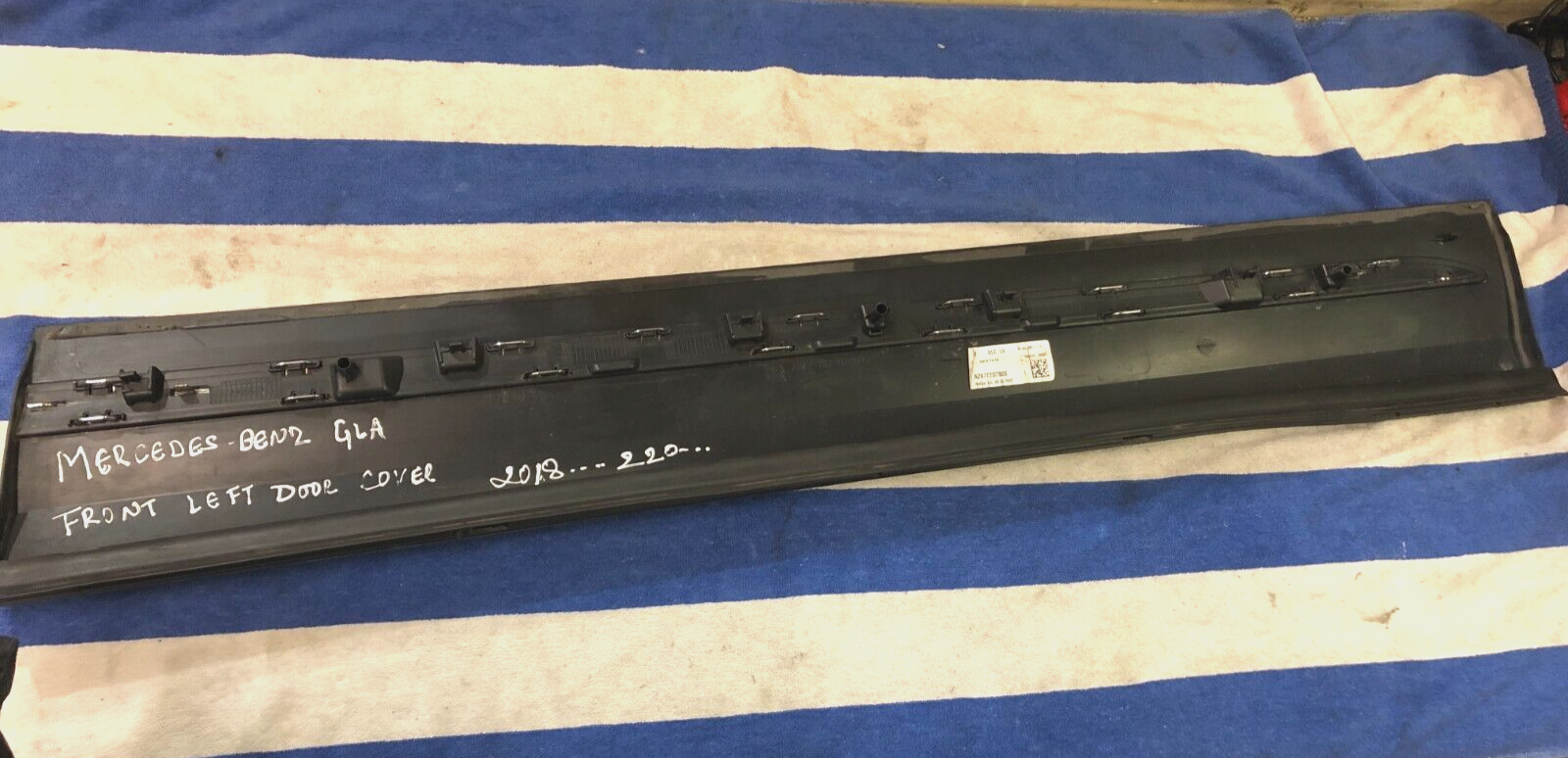 MERCEDES-BENZ GLA FRONT LEFT DOOR MOULDING..A2477207900..2018..2022 ...