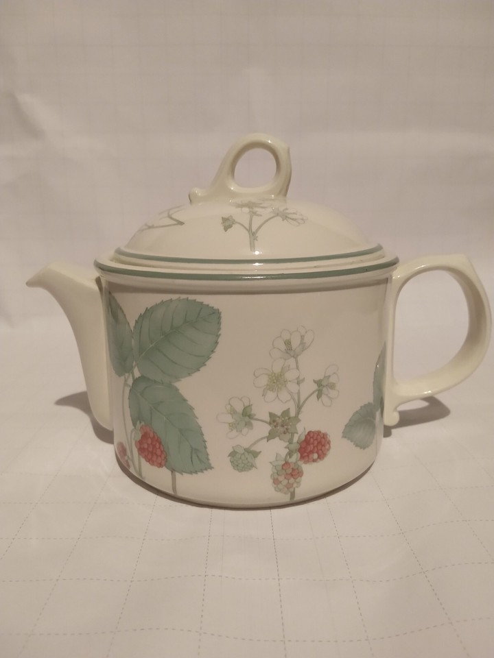 Vintage Wedgwood Raspberry Cane Teapot in Mint Condition - Ivory, Green ...