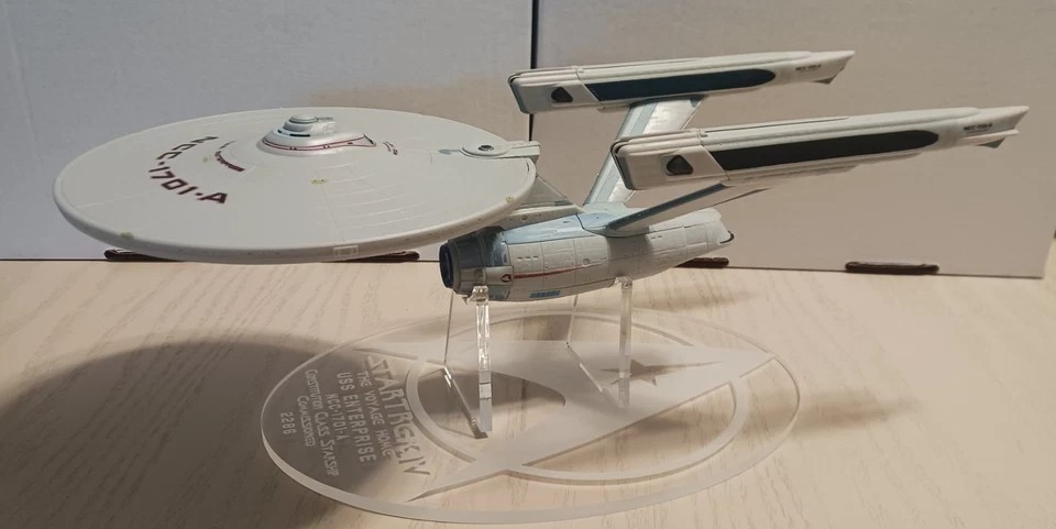 ArtAsylum Diamond Select Star Trek USS Enterprise NCC-1701 w/Custom ...