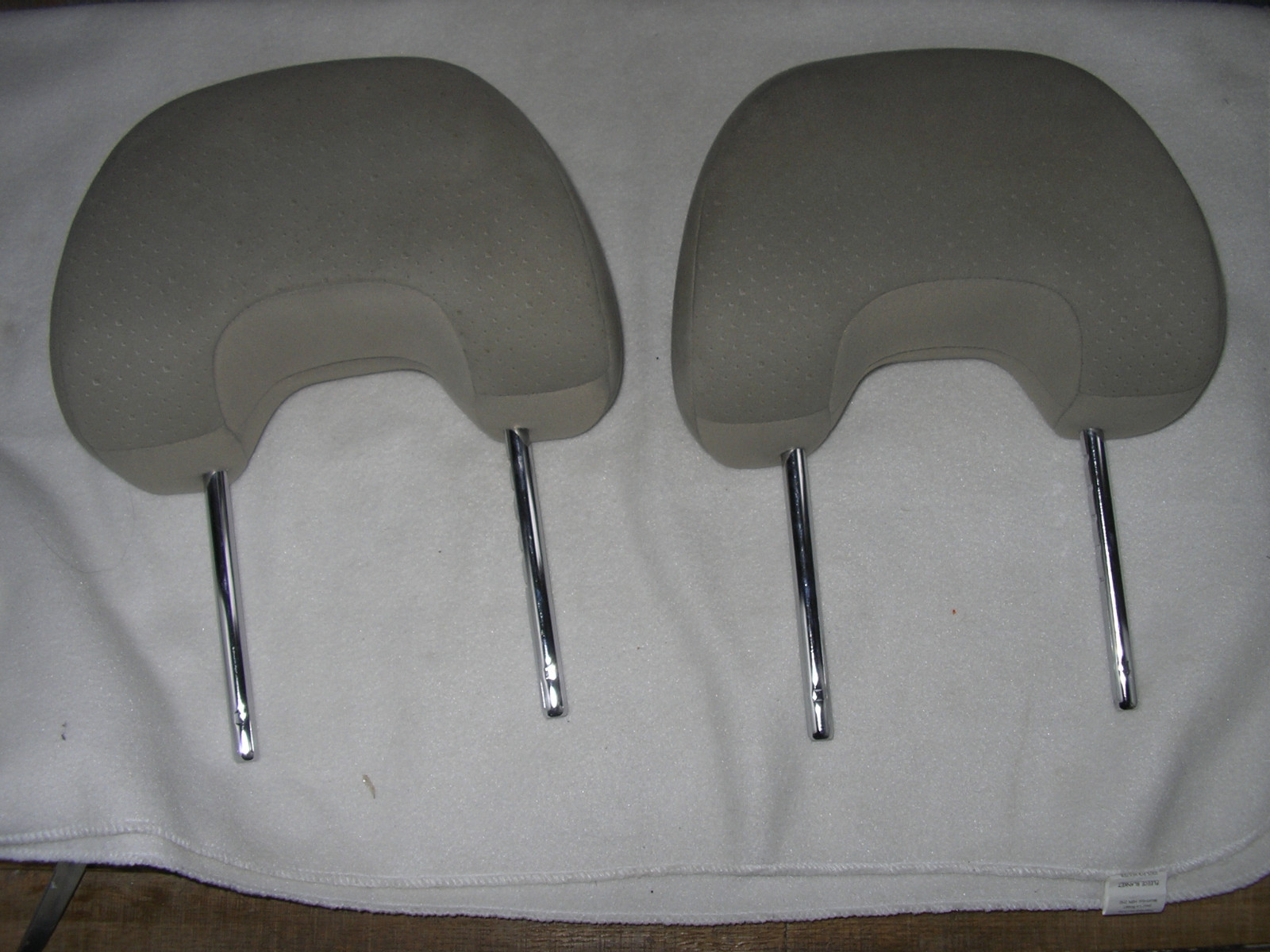 2004-2009 TOYOTA PRIUS OEM FRONT SEAT HEADRESTS HEAD REST PAIR 2 BEIGE ...