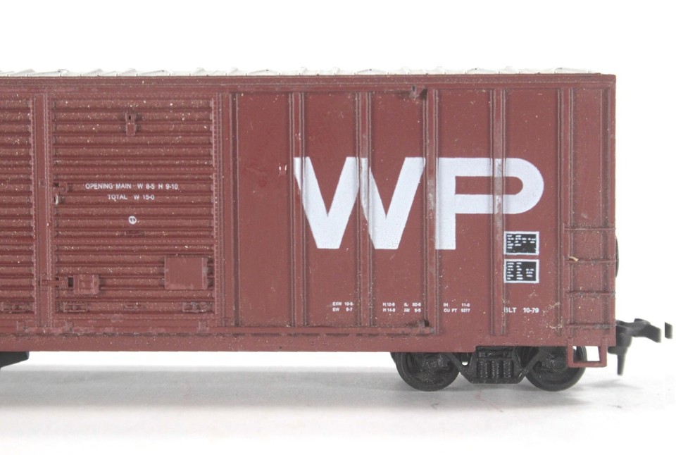 HO Roundhouse Western Pacific 50ft Double-Slide-Door Rib-Side Box Car ...
