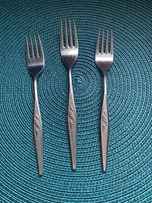 Oneida Community WOODMERE FORKS ~ 2 SALAD FORKS & 1 DINNER FORK ...