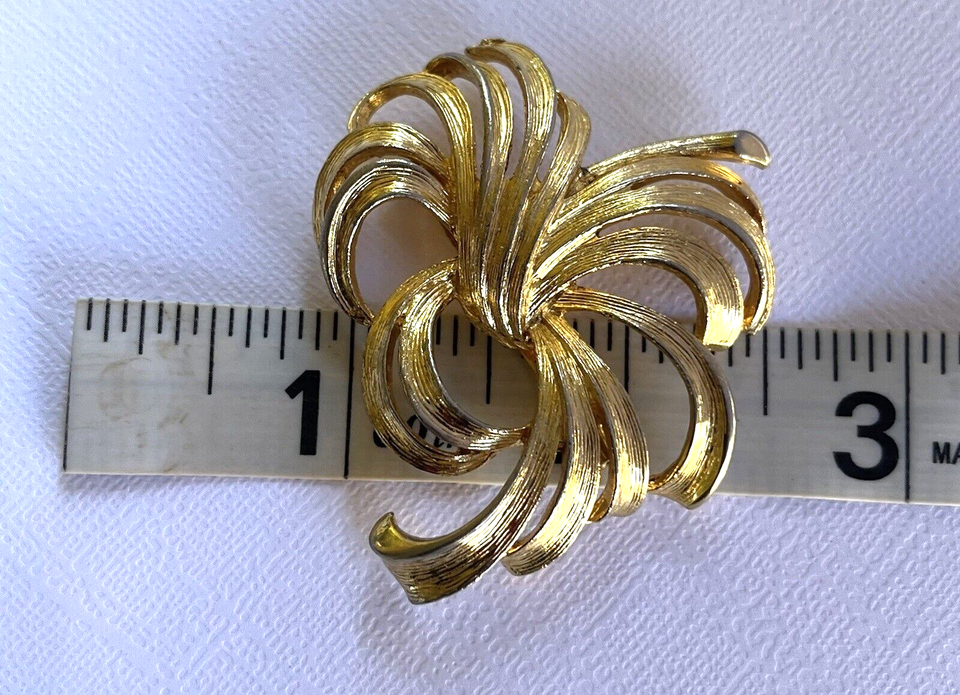 1970's TORINO Gold Tone Ribbon Swirl Brooch Pin Signed Costume Jewelry ...