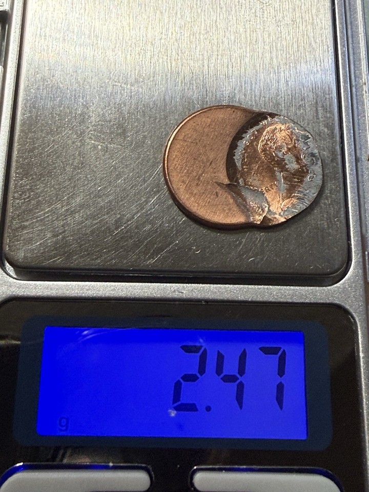 Lincoln Cent 55% Off Center . No Date Mint Error Lincoln Cent . 2.5 Gm ...