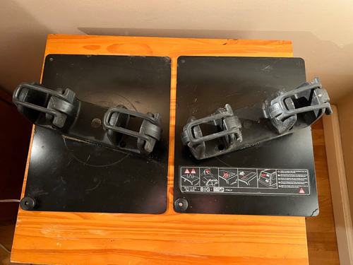 Vintage SnapRack Magnetic Ski Rack for 2 pairs of Skis , Black | eBay