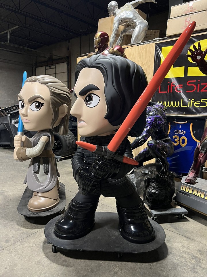 Life Size Star Wars FAO Schwarz Kylo Ren and Rey Funko Promo Displays ...