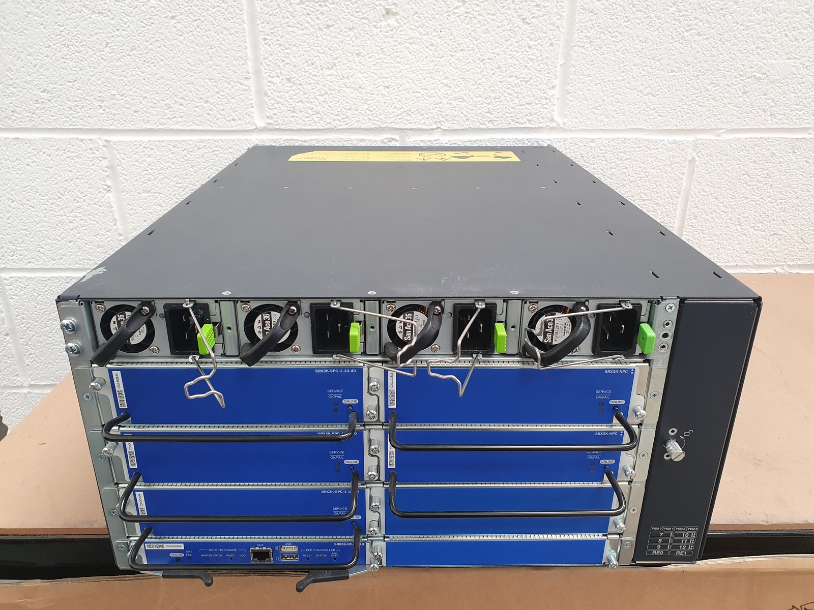 Juniper SRX3600 Services Gateway 10GbE 2x SRX3K-2XGE-XFP 2x SRX3K-NPC ...