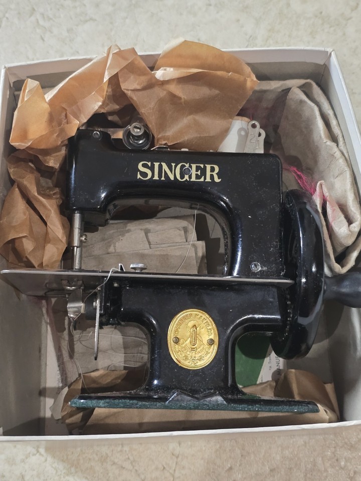 Vintage Small/Mini SINGER Real Sewing Machine #20 Antique Rare Tool ...