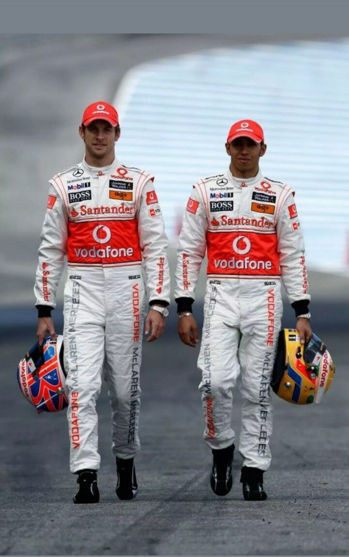 Choosing the Best Fire-Resistant Racing Suit: Your Guide to Safety on ...